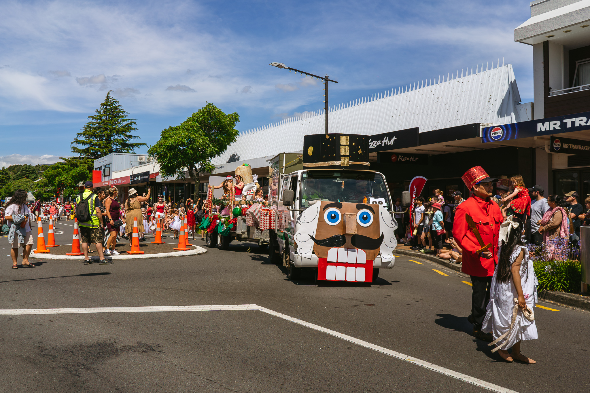 Photos from the Upper Hutt Santa Parade 2025 – The Upper Hutt Connection
