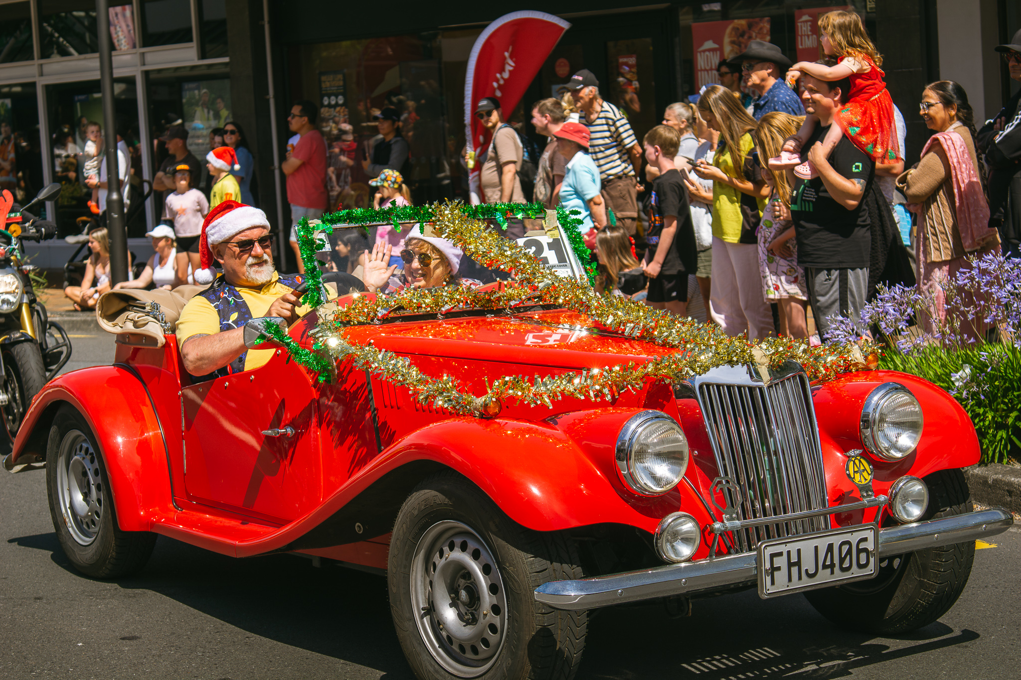 Photos from the Upper Hutt Santa Parade 2025 – The Upper Hutt Connection