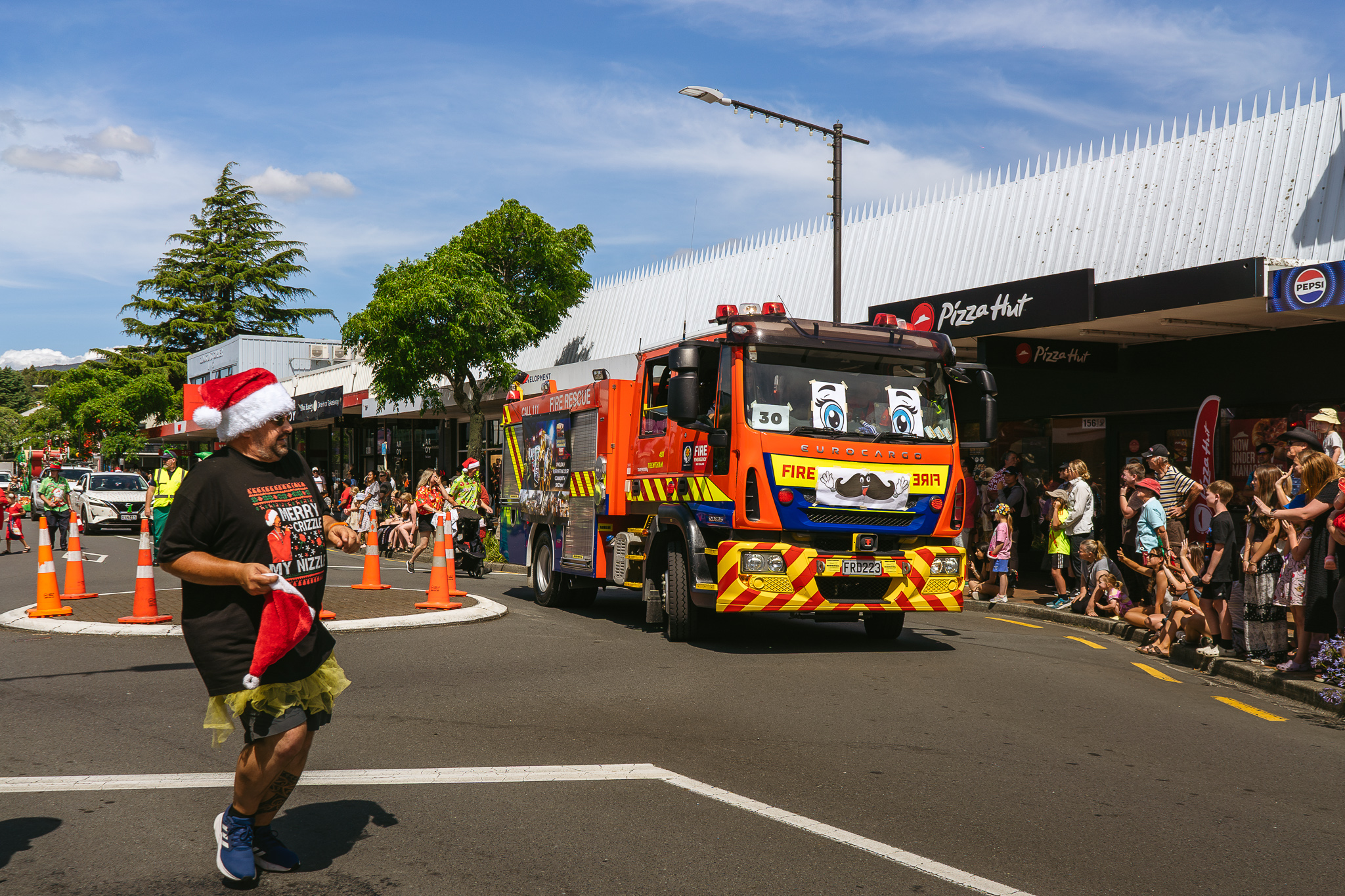 Photos from the Upper Hutt Santa Parade 2025 – The Upper Hutt Connection